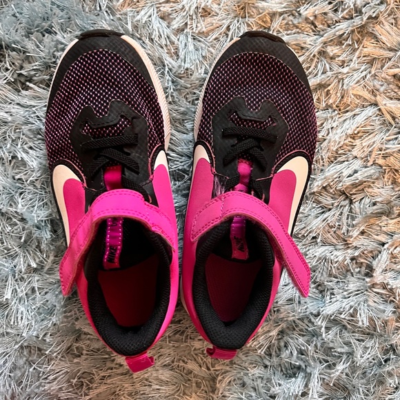 Nike | Shoes | Nike Girl Sneaker Us 2c | Poshmark